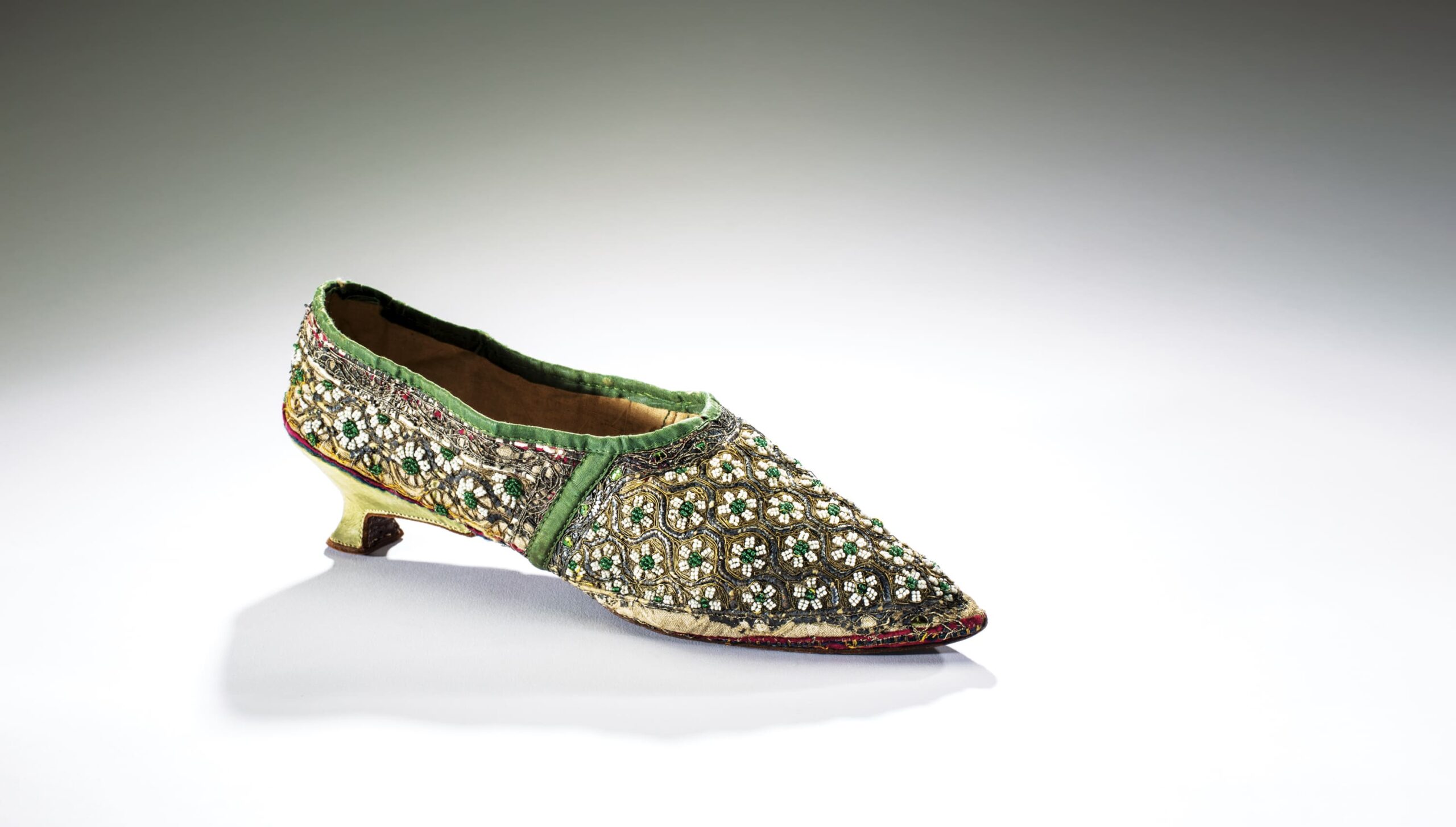 Indian Shoe - Beads All Over The World