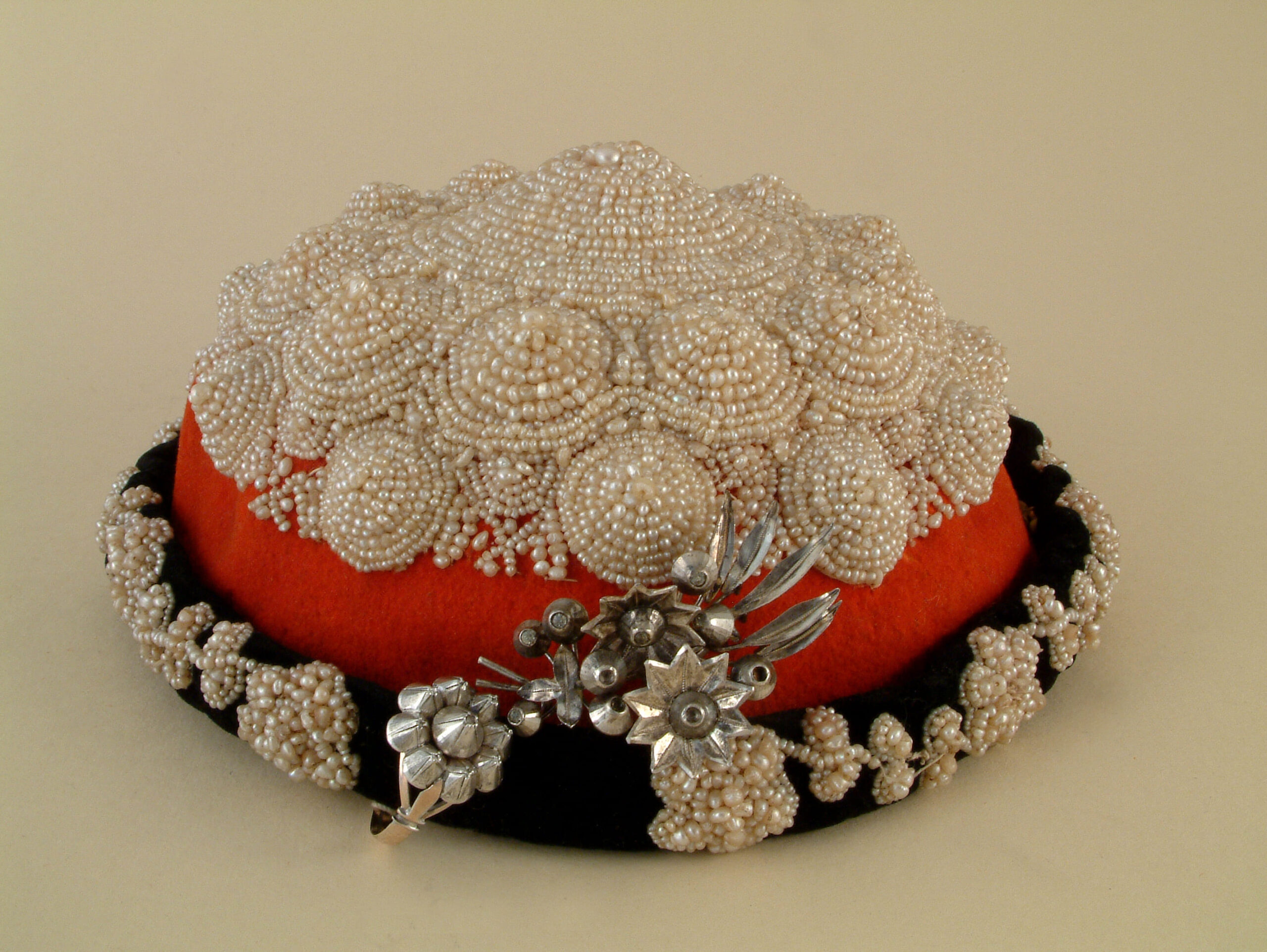 PEARL CAP TEPELUK - Beads All Over The World
